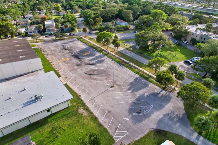 Rent Parking Lot - Side in Fort Lauderdale