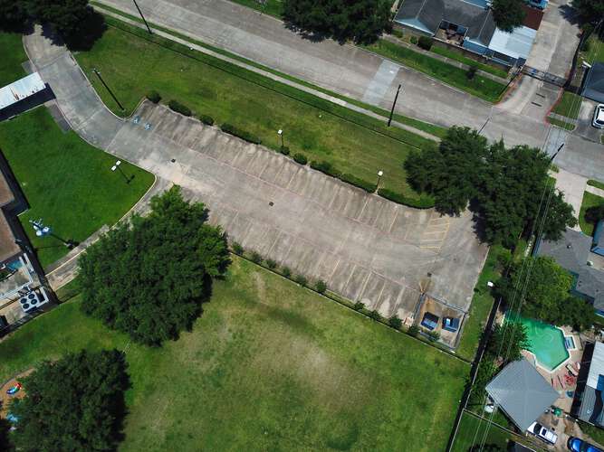 Rent Parking Lot - Side in Houston