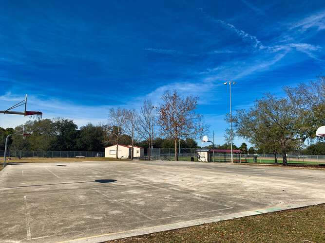 Rent Outdoor Basketball Courts in Temple Terrace