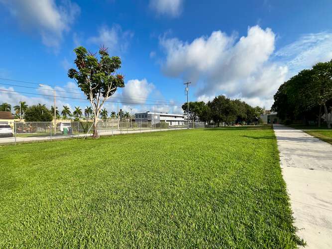 Rent Field - Practice 2 in Miami