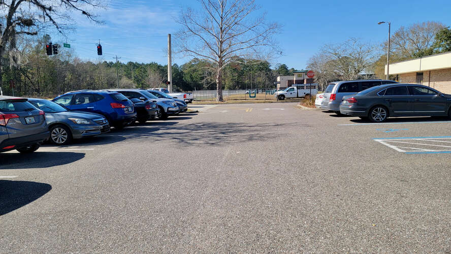 Rent Parking Lot - Front in Middleburg
