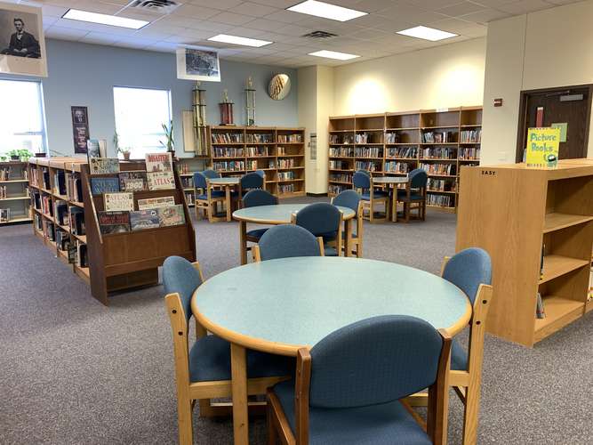 Rent Library in Del Valle