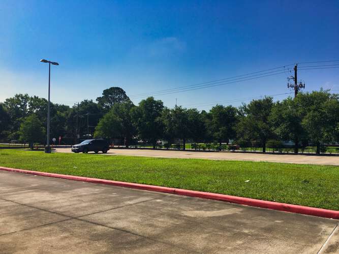 Rent Parking Lot - Side in Houston