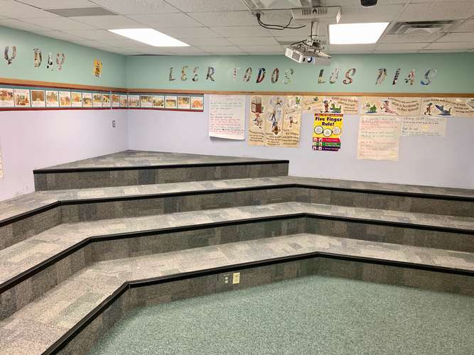 Rent Library in Del Valle