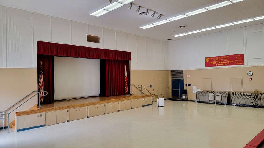 Rent a MPR (Medium) in Costa Mesa CA 92626