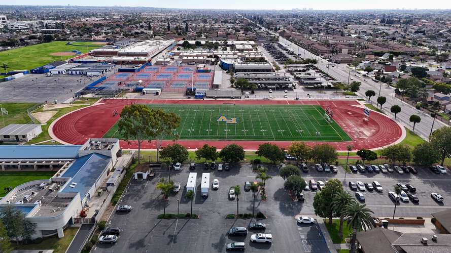 Rent Track in Fountain Valley