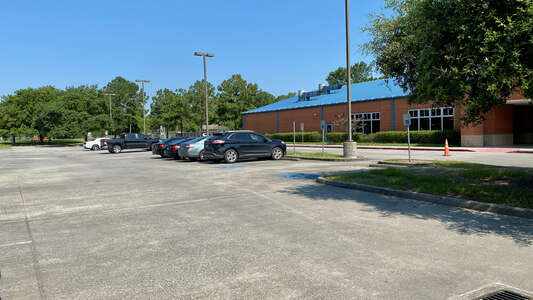 Rent Parking Lot - Side in Houston