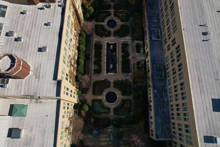 Rent Courtyard in Chicago