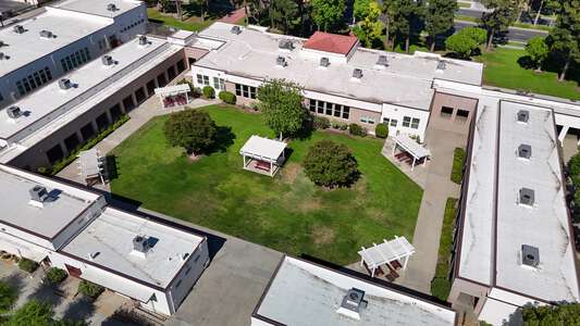 Rent Quad in Paramount