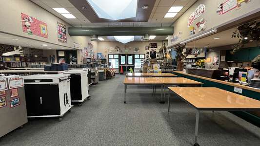 Rent Library in Hemet