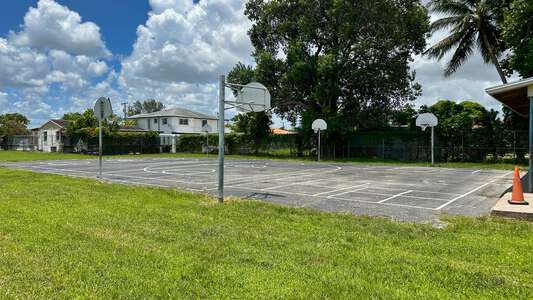 Rent Outdoor Basketball Courts in Miami