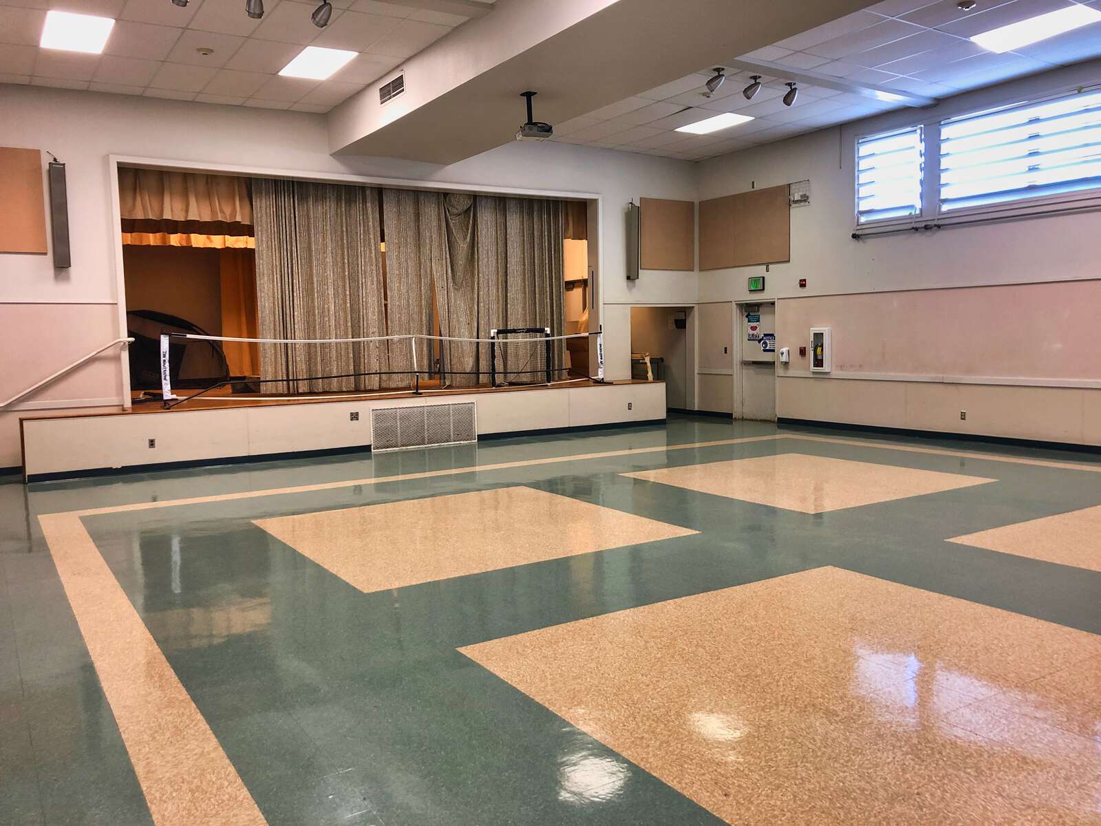 Rent a Cafeteria (Medium) in Sacramento CA 95822