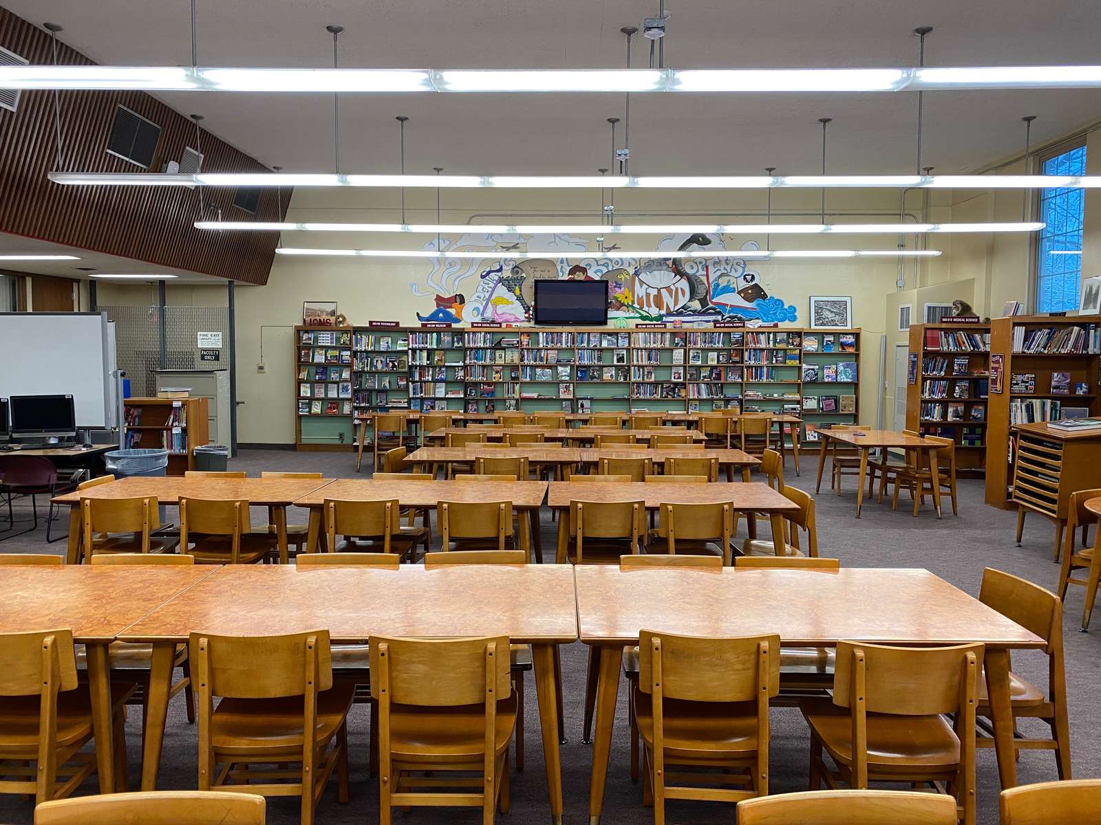 Rent a Library (Large) in Peoria IL 61604