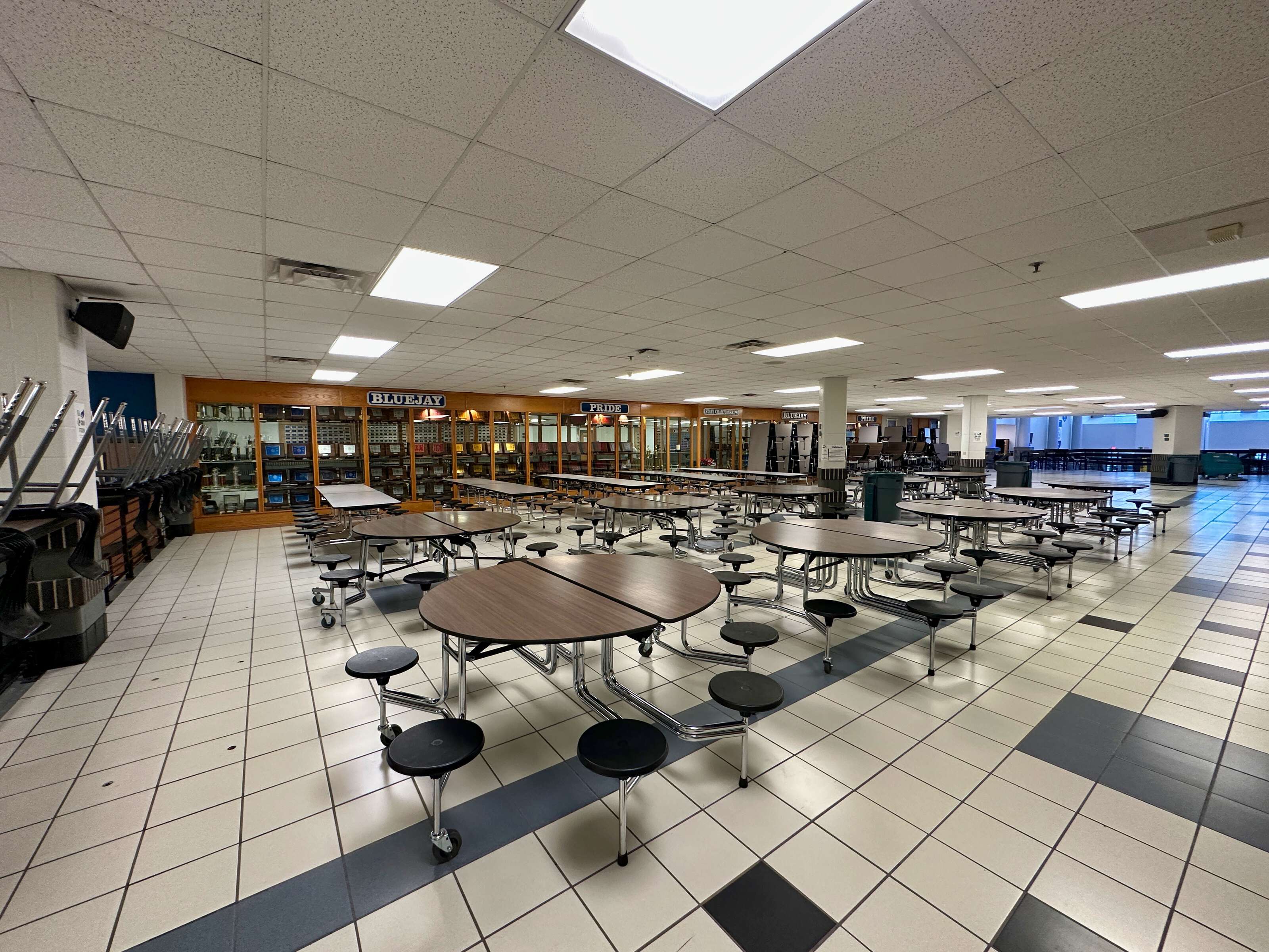 Rent a Cafeteria (Large) in Liberty MO 64068