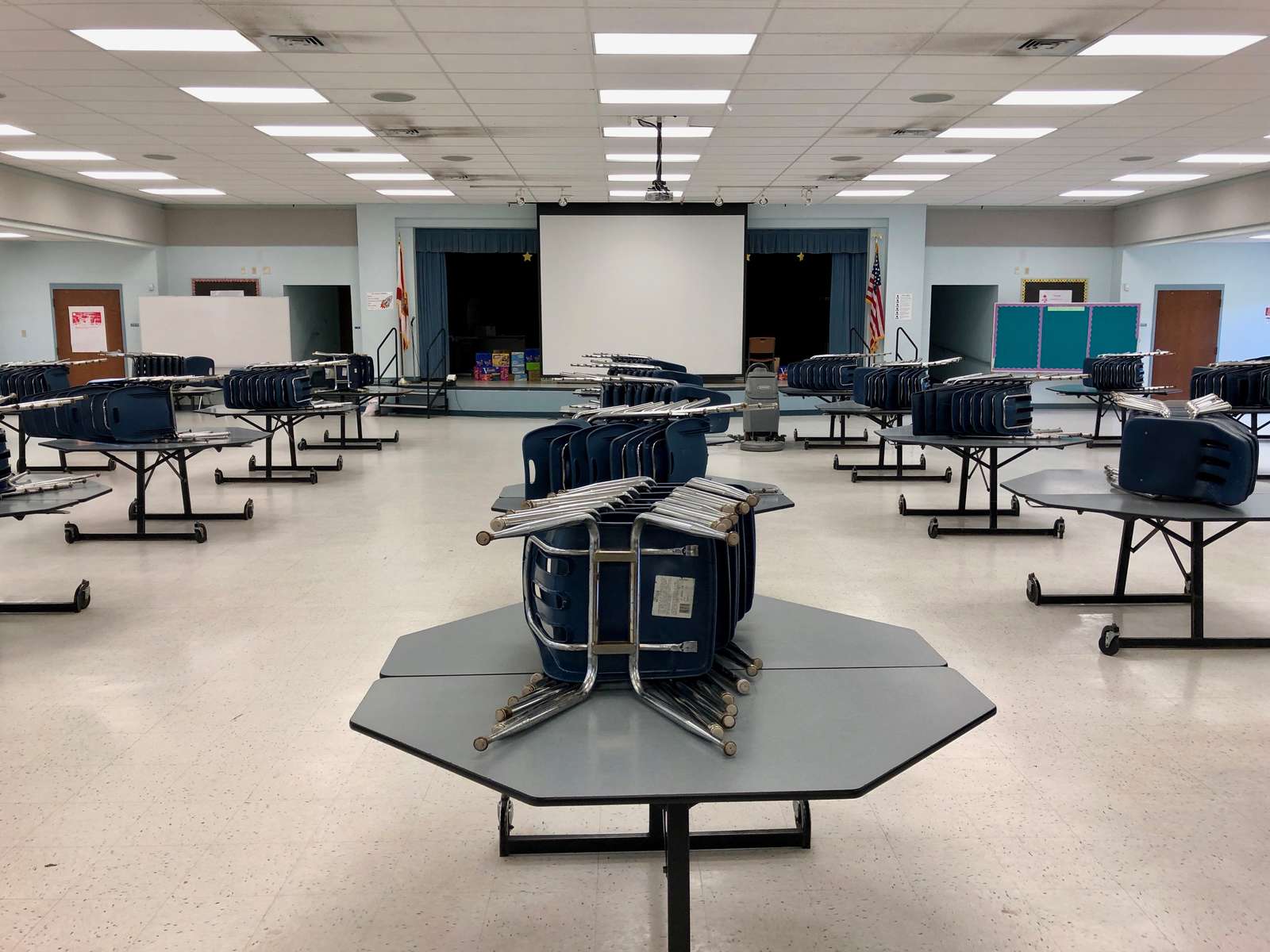 Rent a Cafeteria (Small) in Lakeland FL 33810