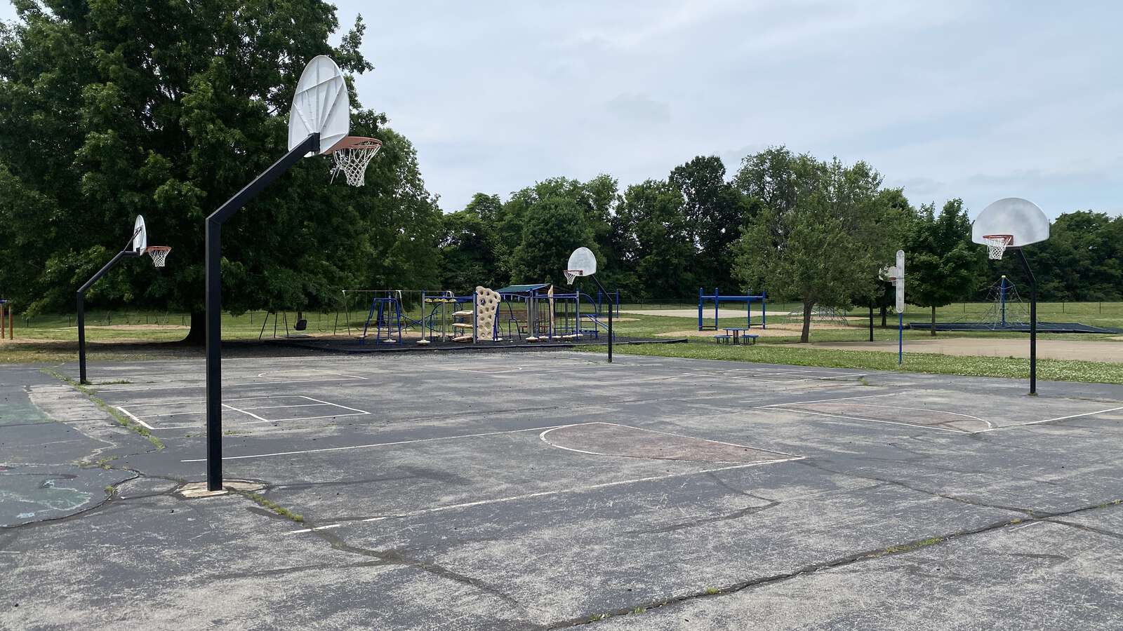 Rent a Basketball Courts (Outdoor) in Bowling Green KY 42104