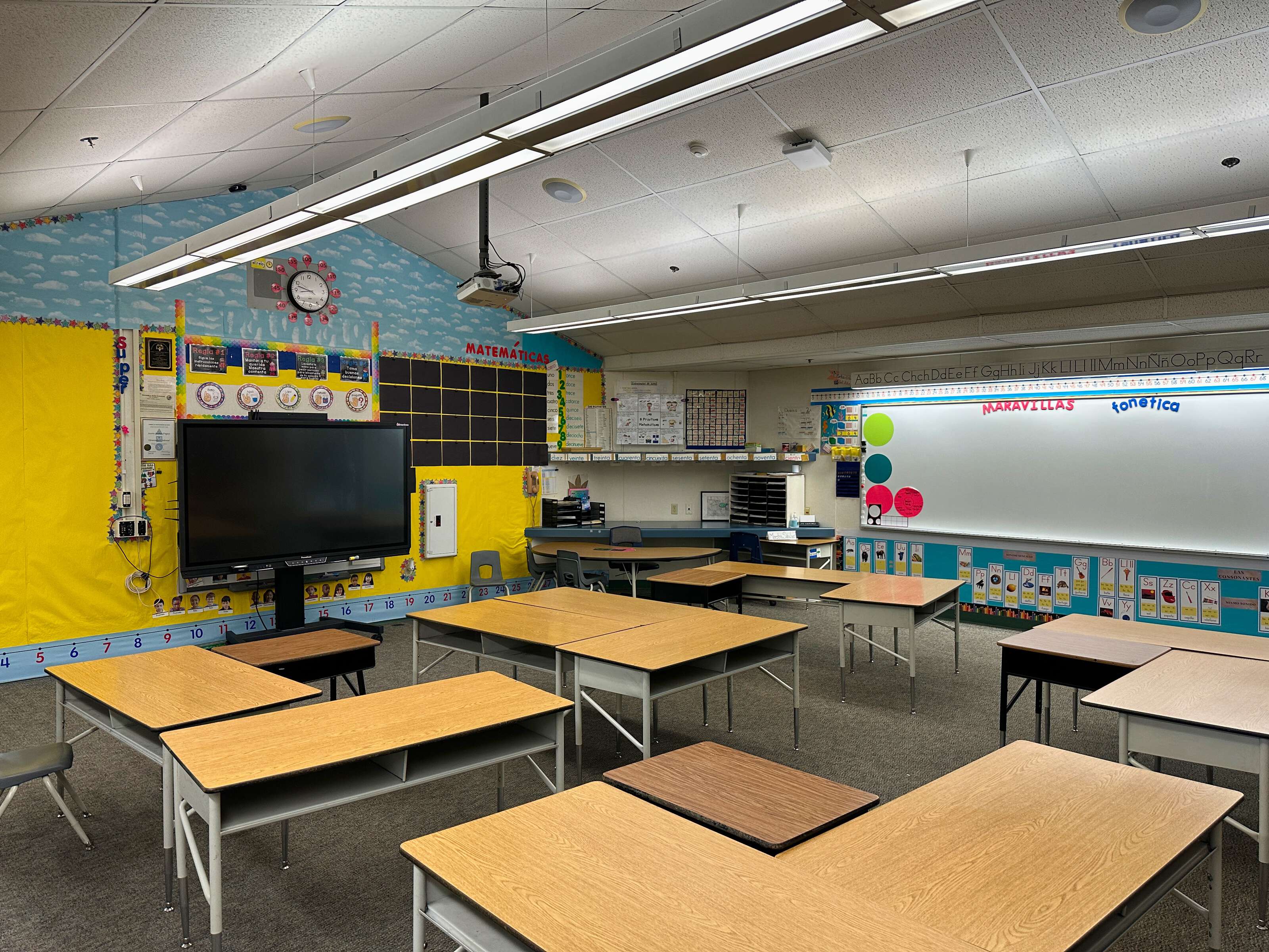 Rent a Classroom (Small) in Fresno CA 93702