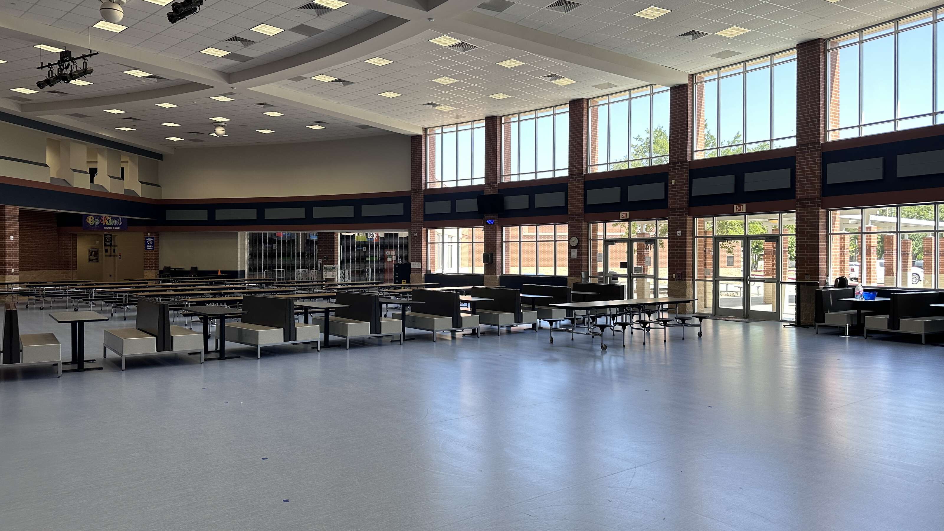 Rent a Cafeteria (Medium) in Clute TX 77531