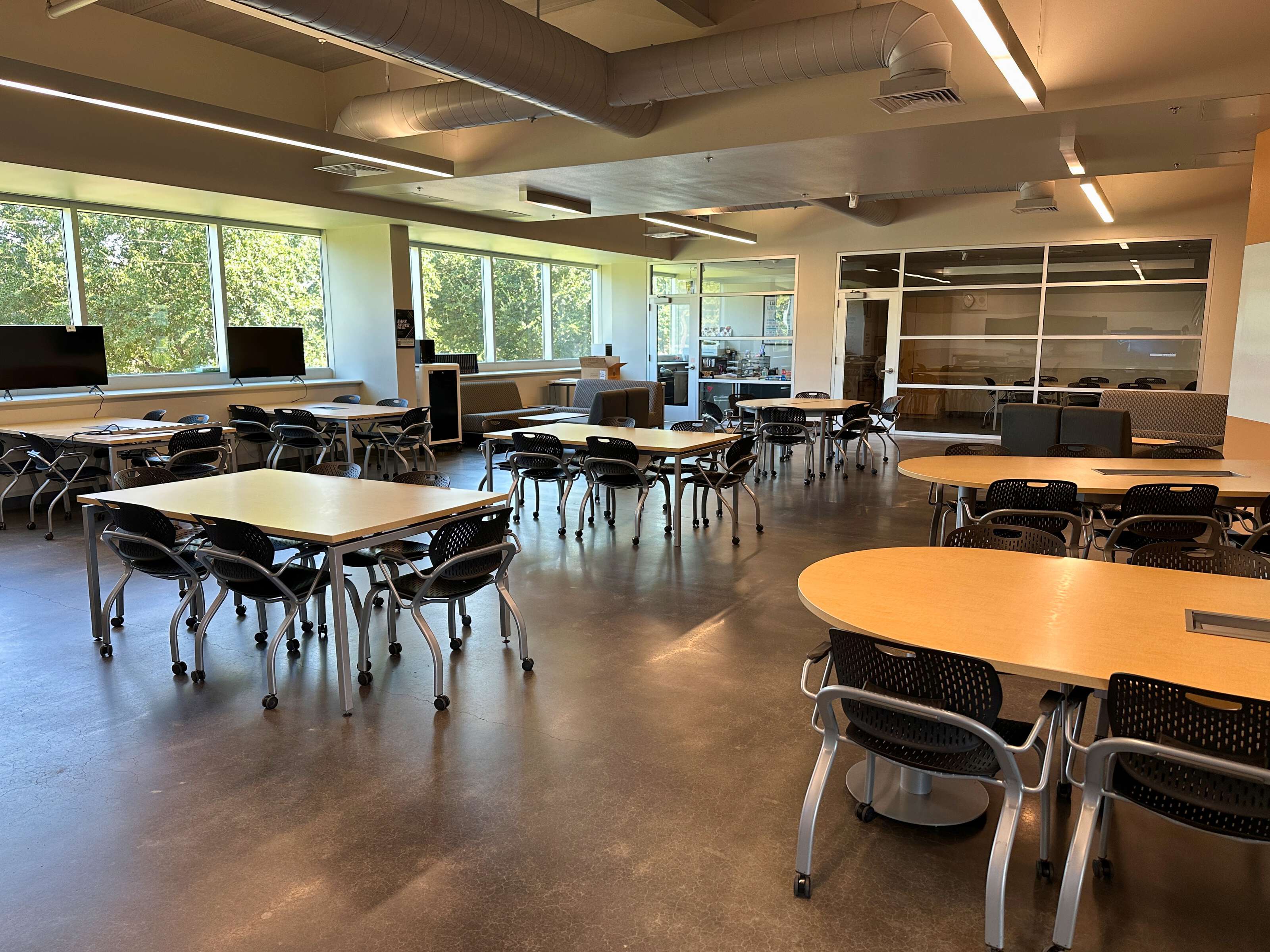 Rent a Classroom (Large) in Fresno CA 93703
